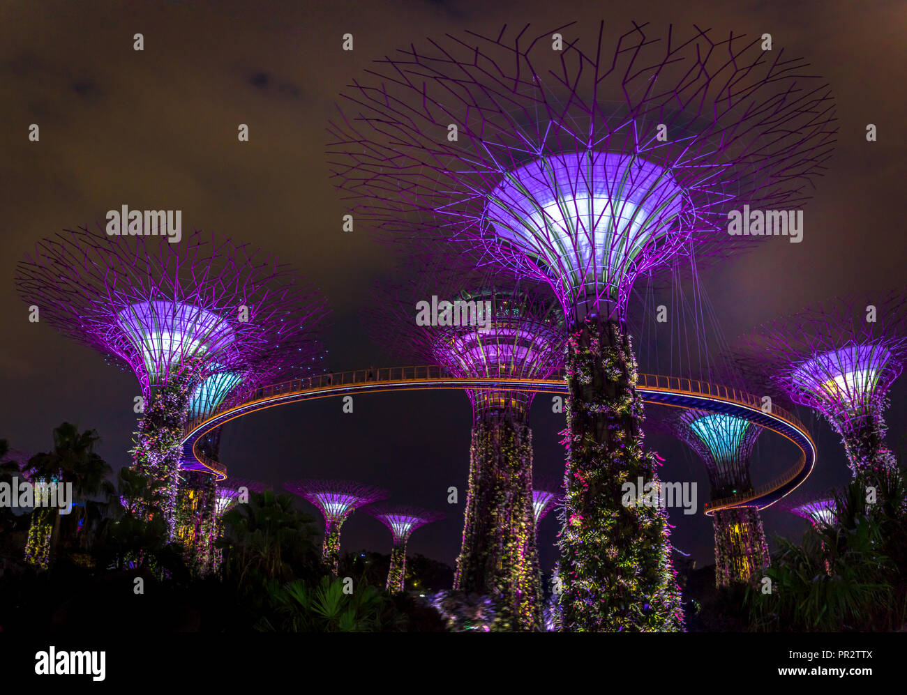 Singapore artificial trees hi-res stock photography and images - Alamy