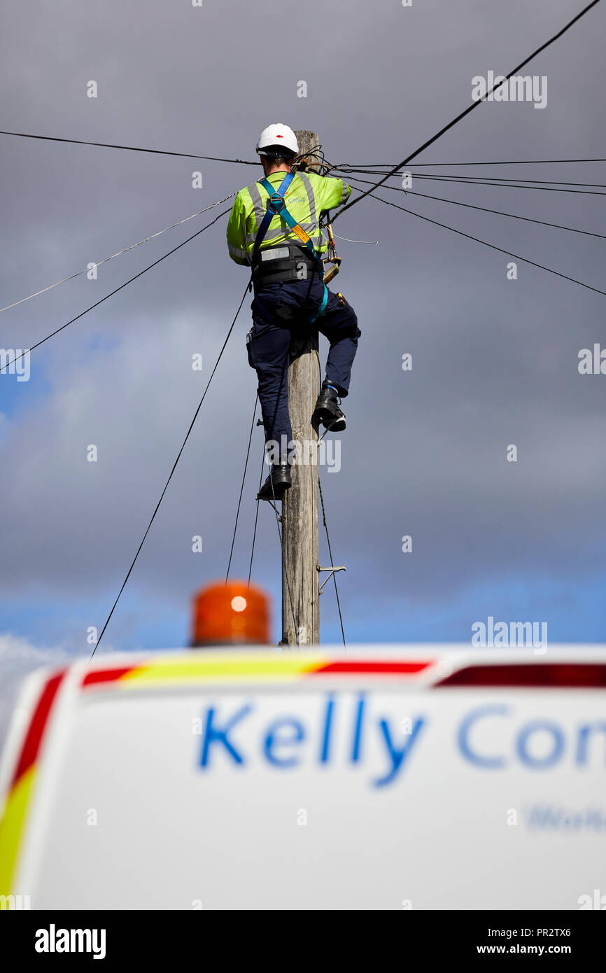 Contractors telecome Engineer from Kelly Communications climbing a ...