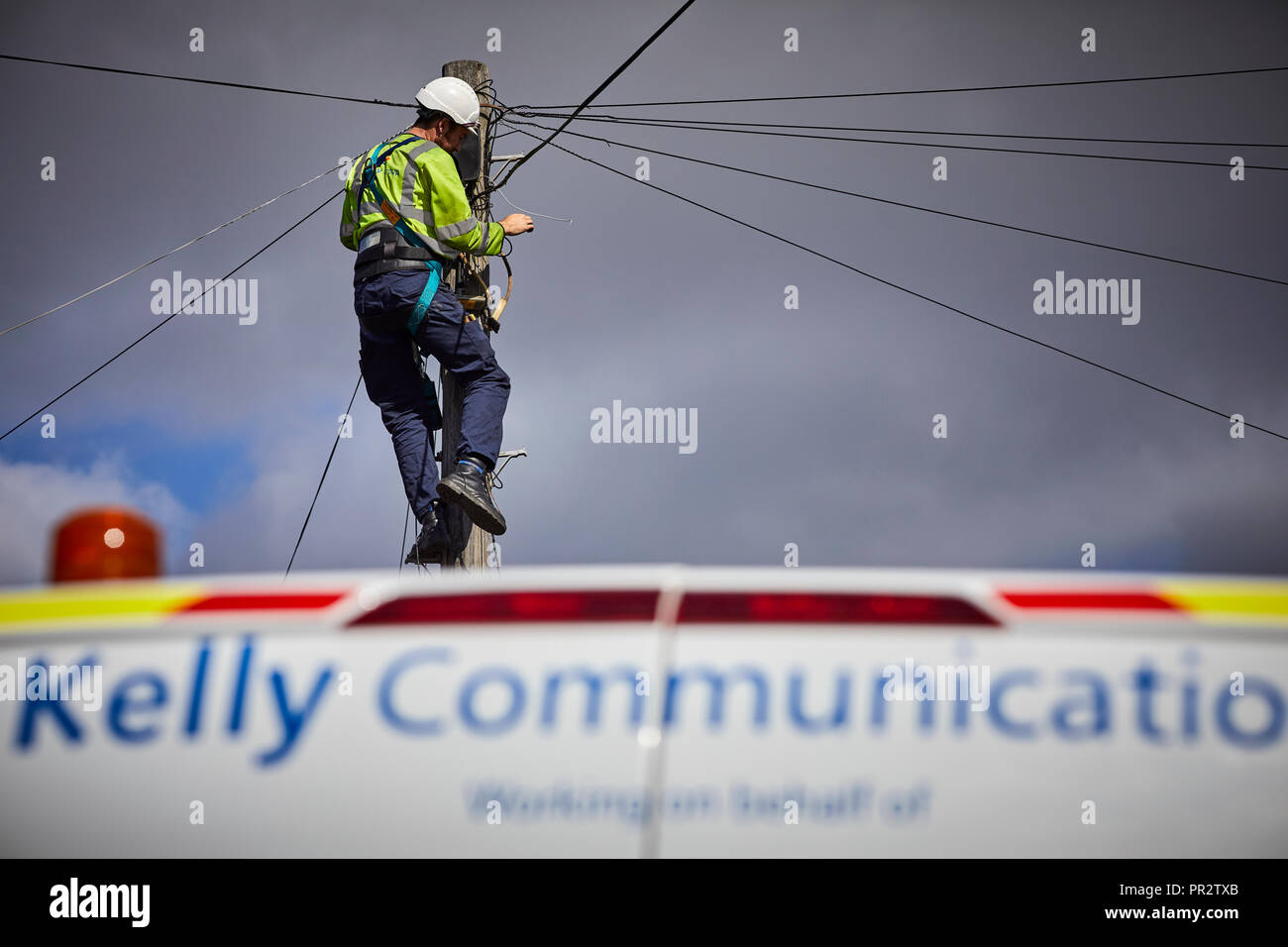 Bt openreach up a pole hi-res stock photography and images - Alamy