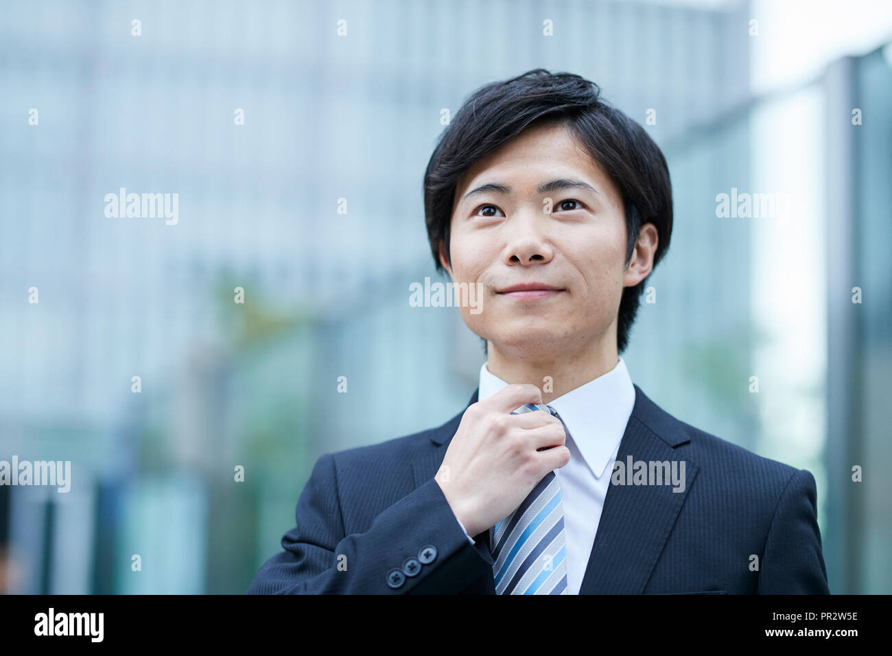 Japanese businessman downtown Tokyo Stock Photo - Alamy