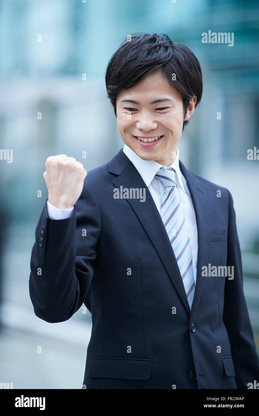 Japanese businessman downtown Tokyo Stock Photo - Alamy