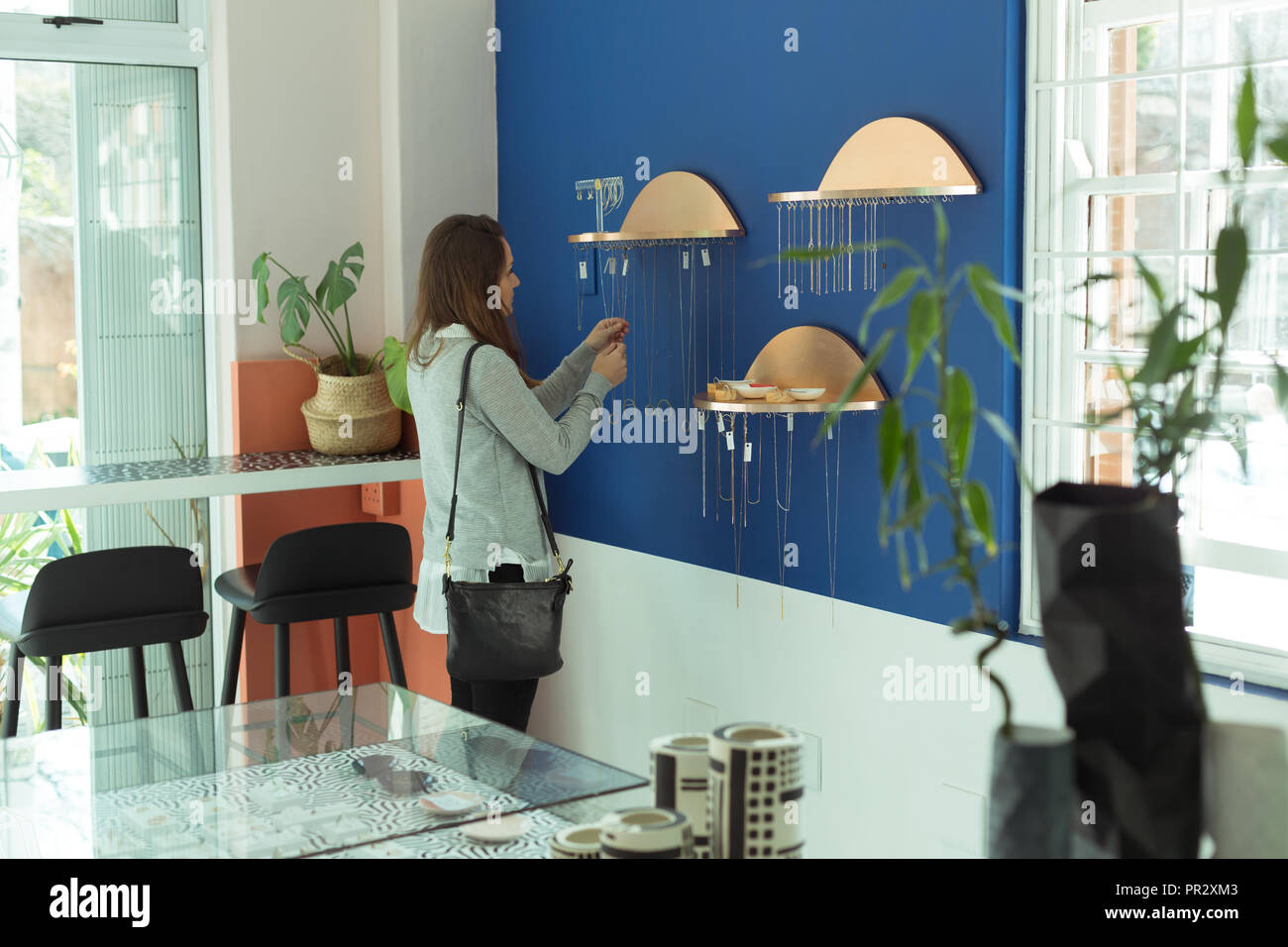 Customer standing looking display hi-res stock photography and images ...