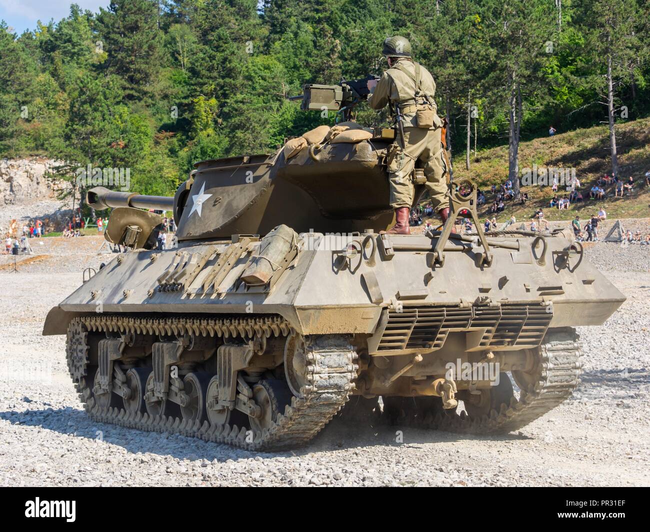 World war two soldiers running hi-res stock photography and images - Alamy