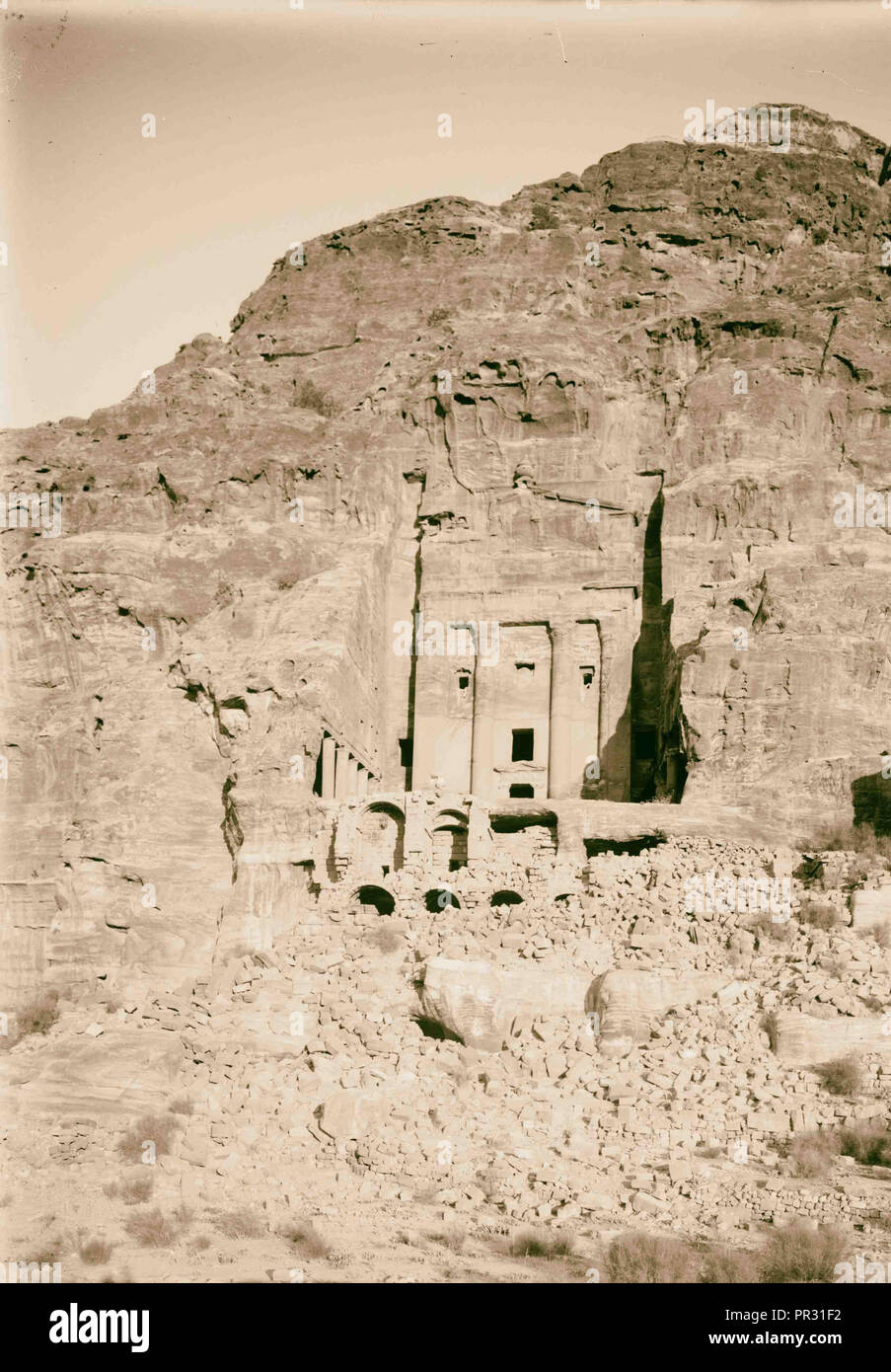 Tomb with urn. 1900, Jordan, Petra, Extinct city Stock Photo - Alamy