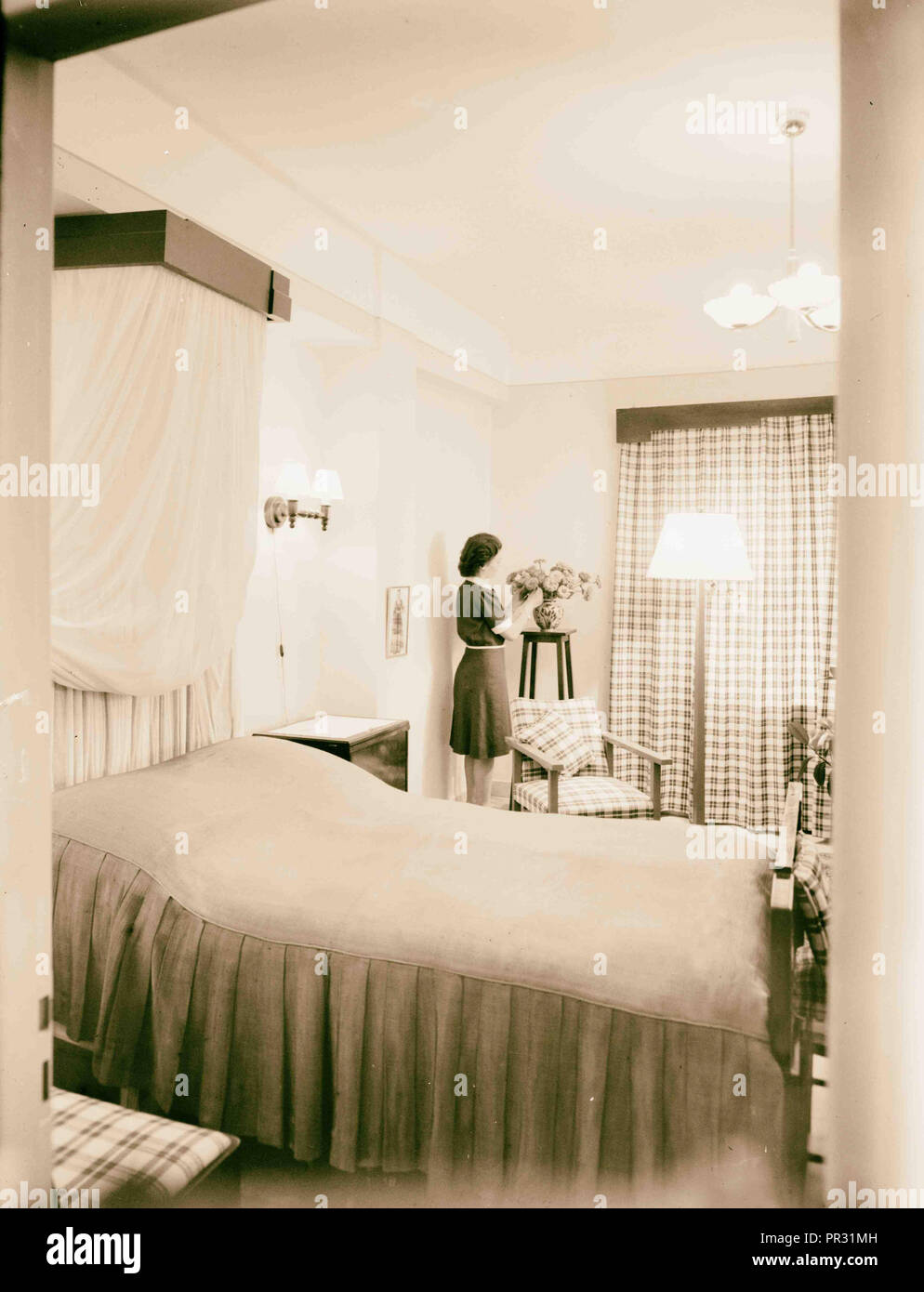 Groups & individual friends of Matson family in Jerusalem 1898, Israel ...