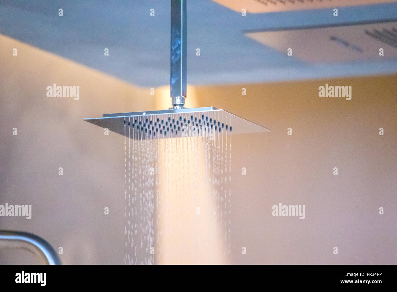 Showerhead hi-res stock photography and images - Alamy