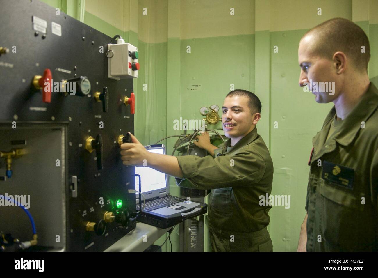 Oxygen lance hi-res stock photography and images - Alamy