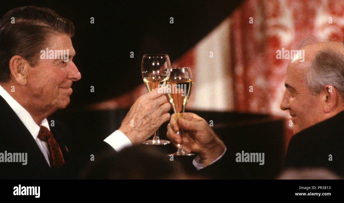 Ronald reagan moscow hi-res stock photography and images - Alamy