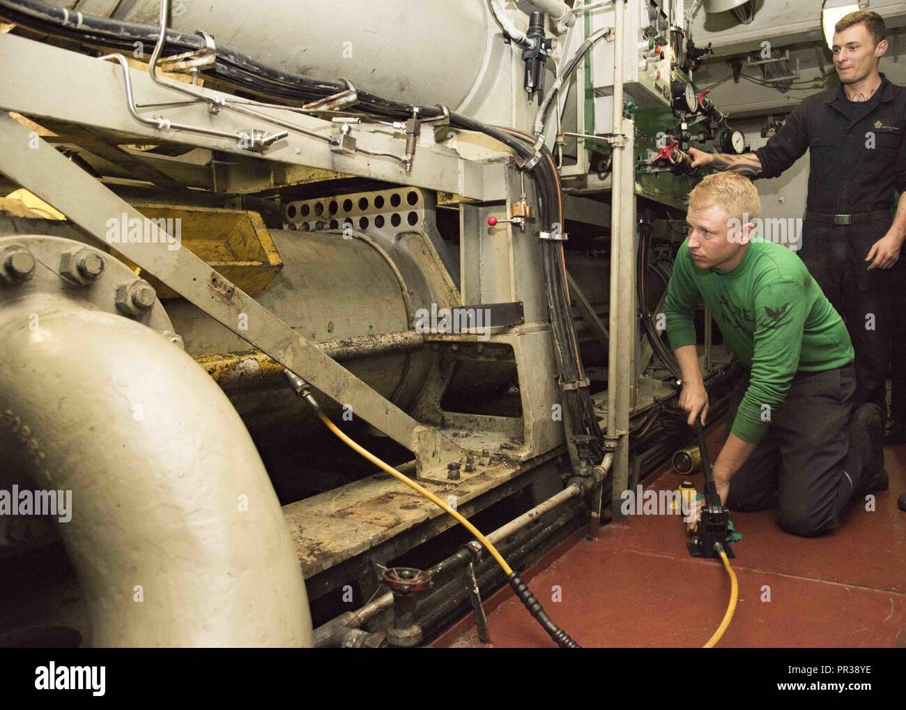 Arresting gear engine hi-res stock photography and images - Alamy