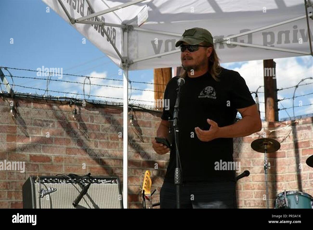 Army veteran Joseph Cox speaks to members of the Combat Veterans ...