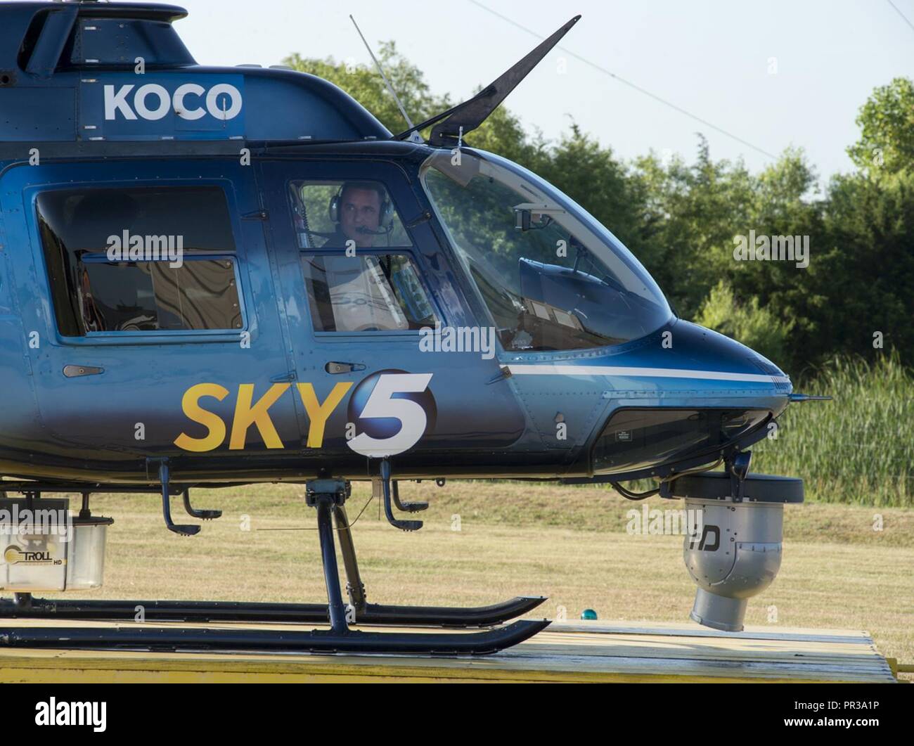 Covering news story hi-res stock photography and images - Alamy