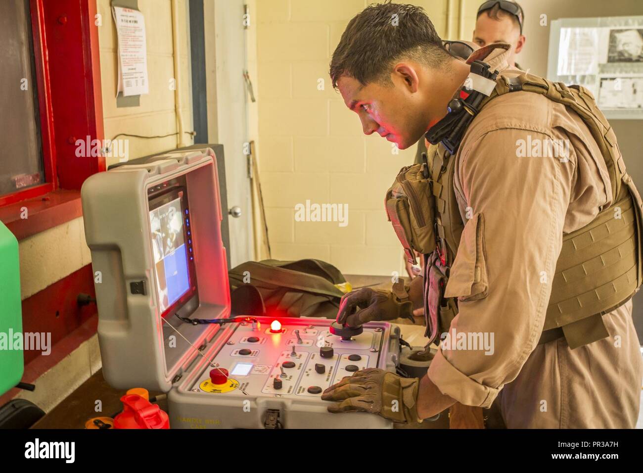 Remote fuse disassembly system hi-res stock photography and images - Alamy