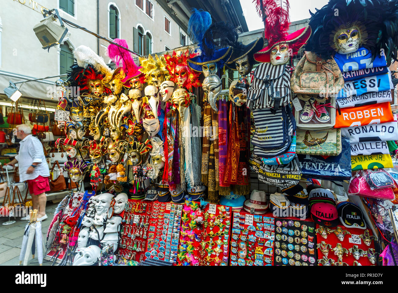 VENICE, ITALY - JULY 03, 2015: Souvenir shop in Venice street Stock Photo - Alamy