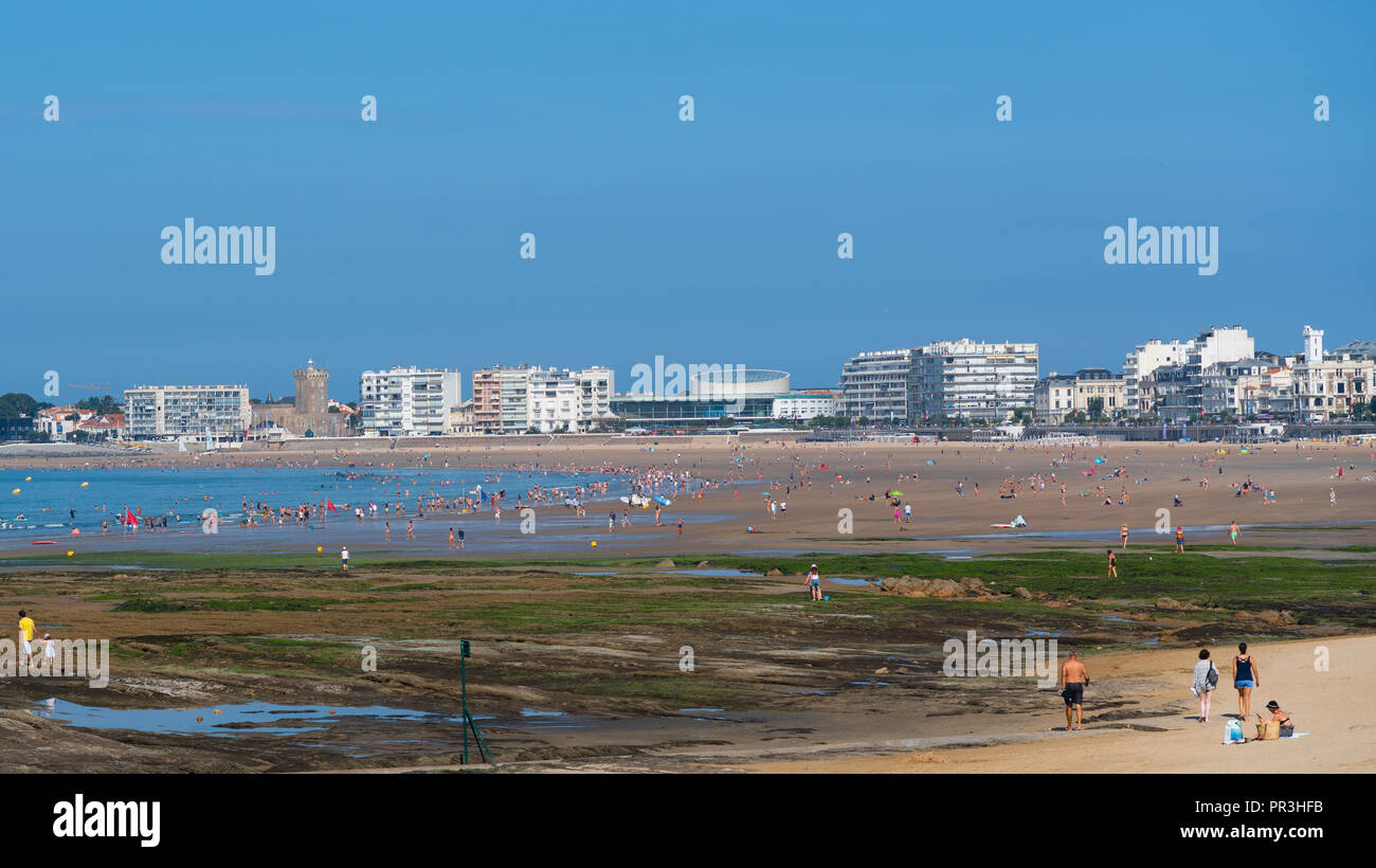 Les sables d'olonne beach hi-res stock photography and images - Alamy