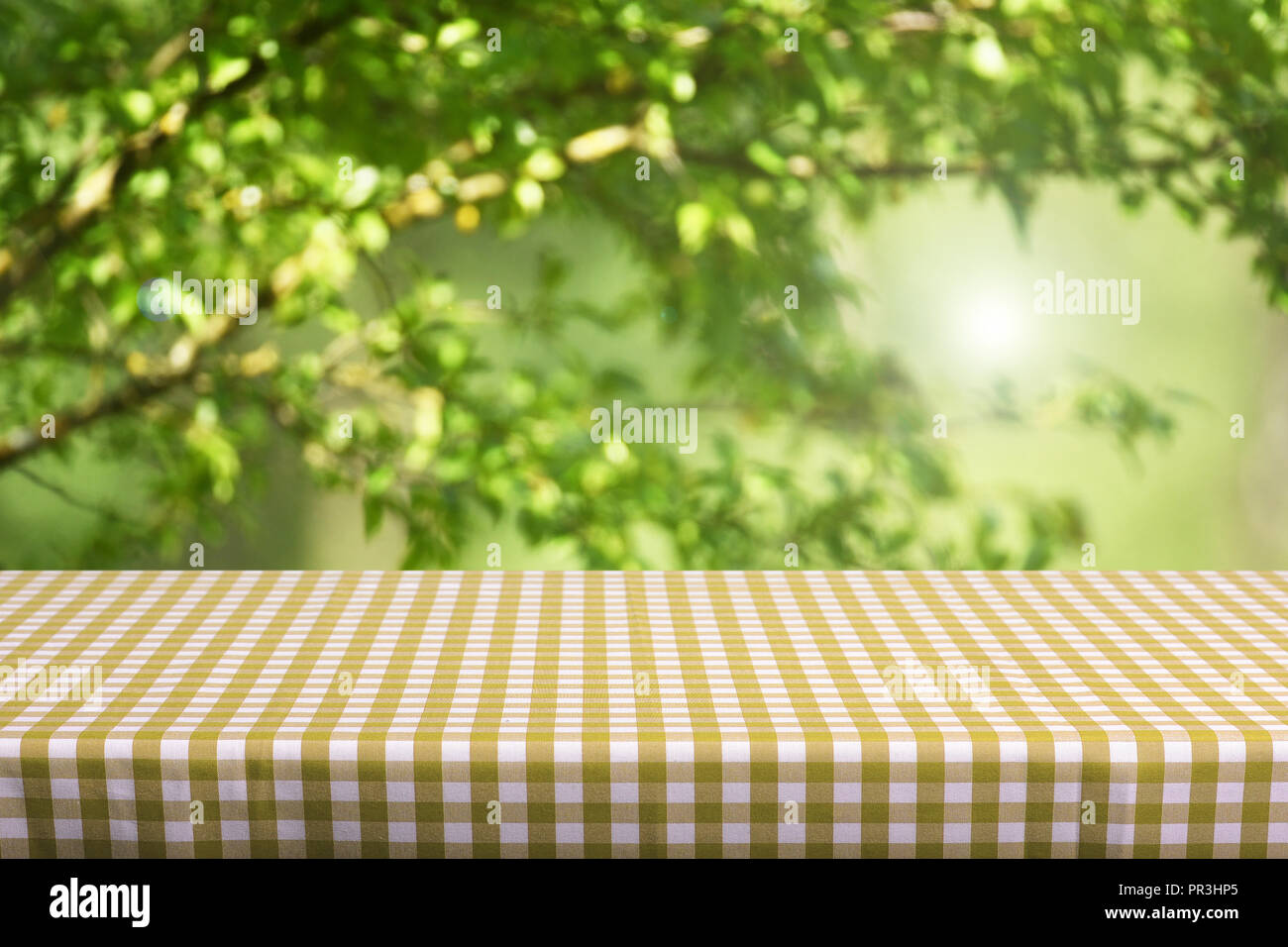 Empty table background Stock Photo - Alamy