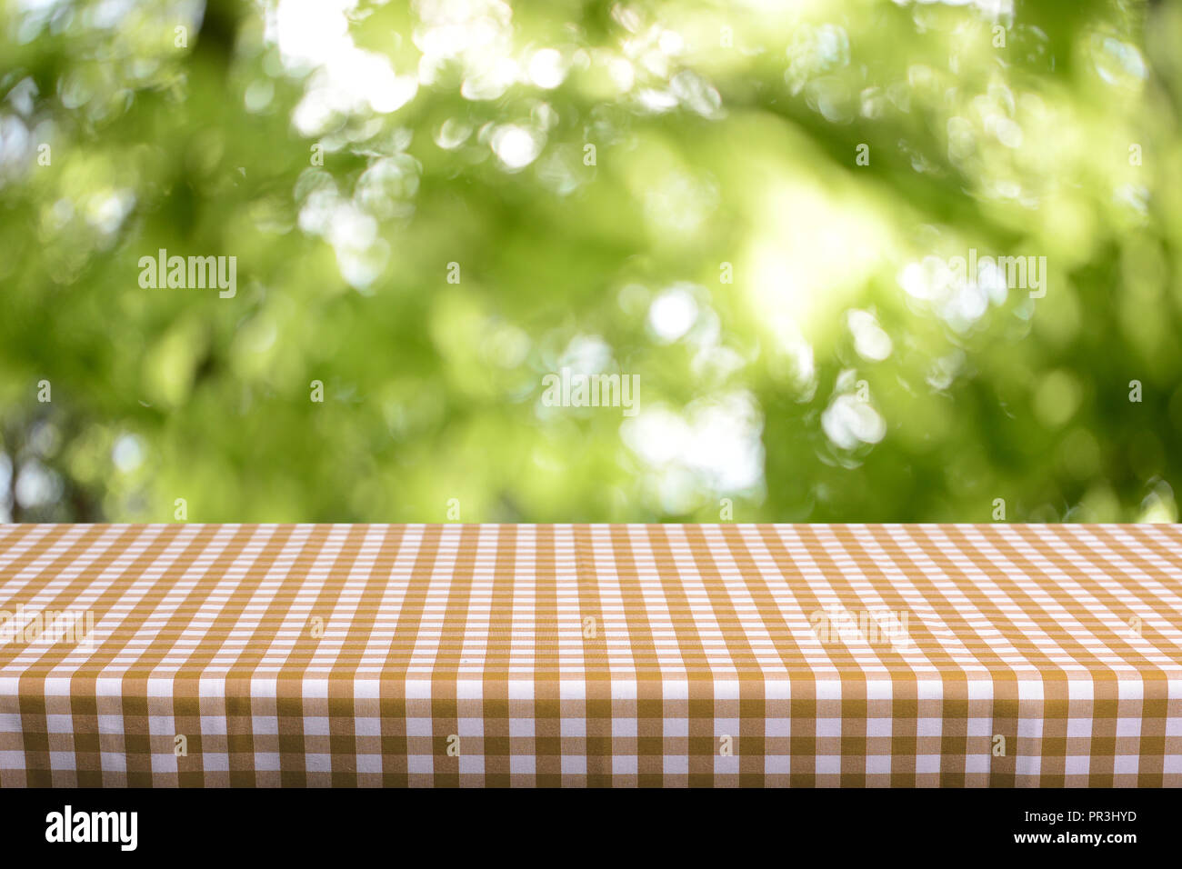 Empty table background Stock Photo - Alamy