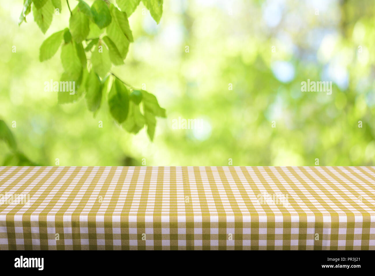 Empty table background Stock Photo - Alamy