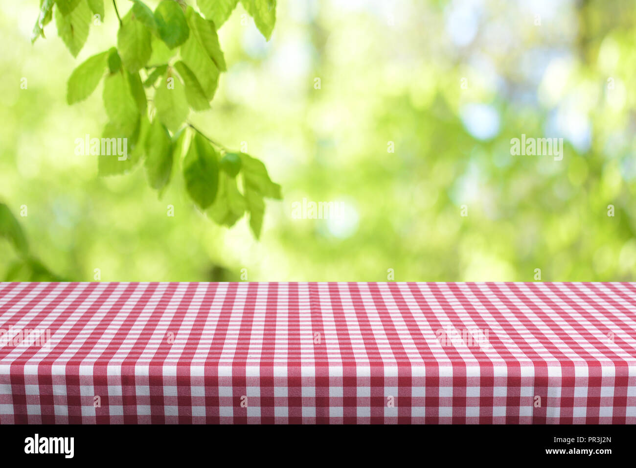 Empty table background Stock Photo - Alamy