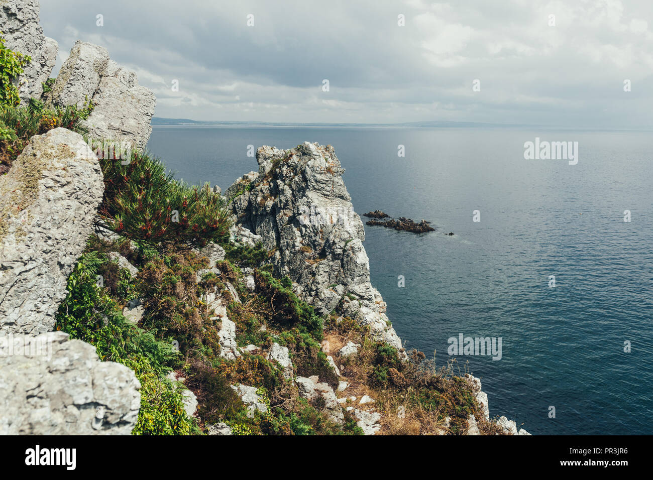 Sharp cliffs hang over the ocean, Dramatic marine background Stock ...