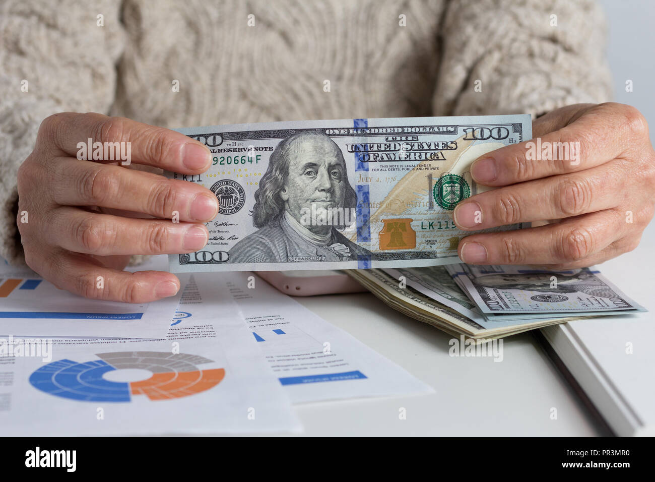 Papernotes hi-res stock photography and images - Alamy