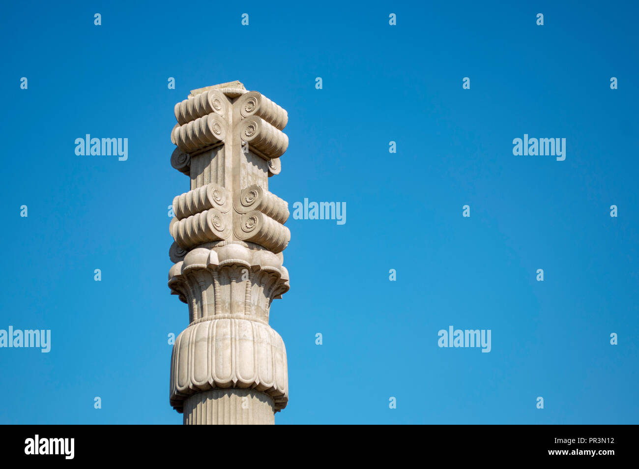 A column from Persepolis in Shiraz, Iran Stock Photo - Alamy