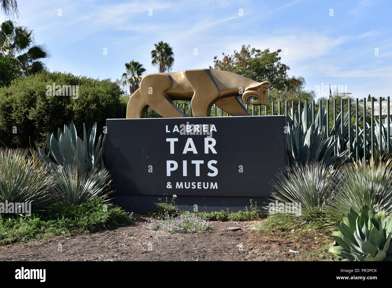 Sign at the entrance of the La Brea Tar Pits in Los Angeles. Editorial ...