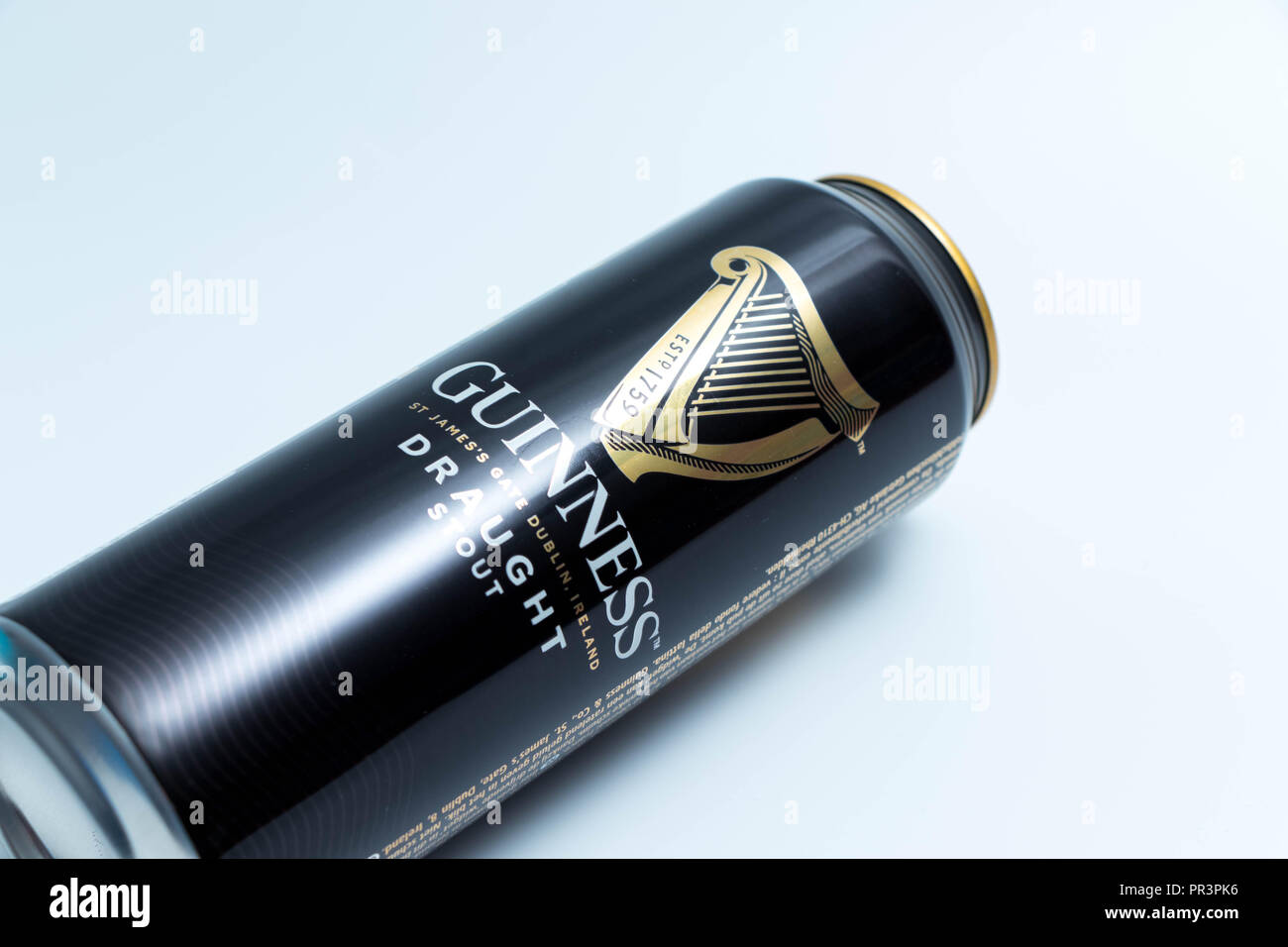Guinness beer can logo close up symbol isolated harp Stock Photo - Alamy