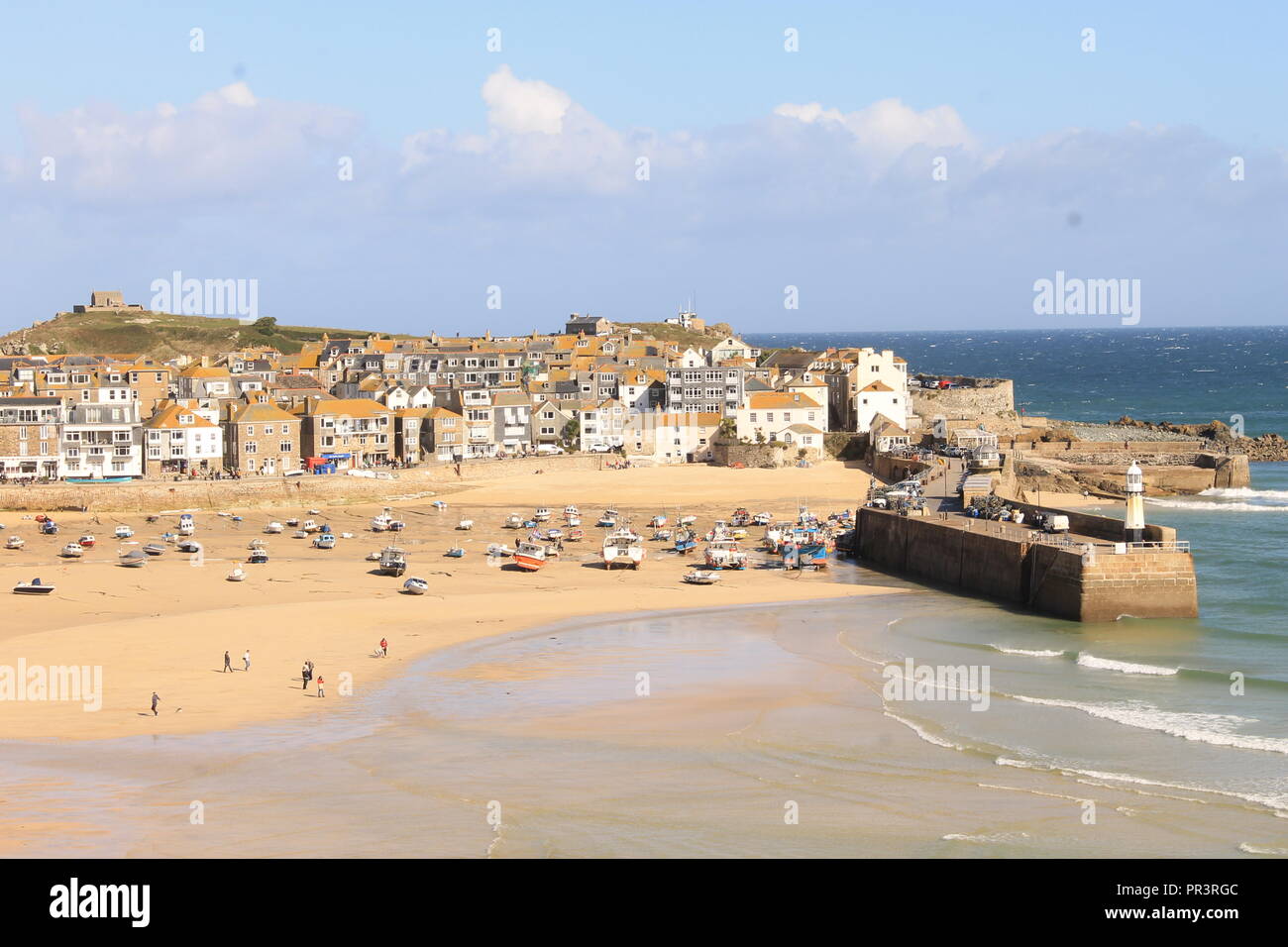 view of the harbour with the tide out at St Ives, Cornwall Stock Photo ...