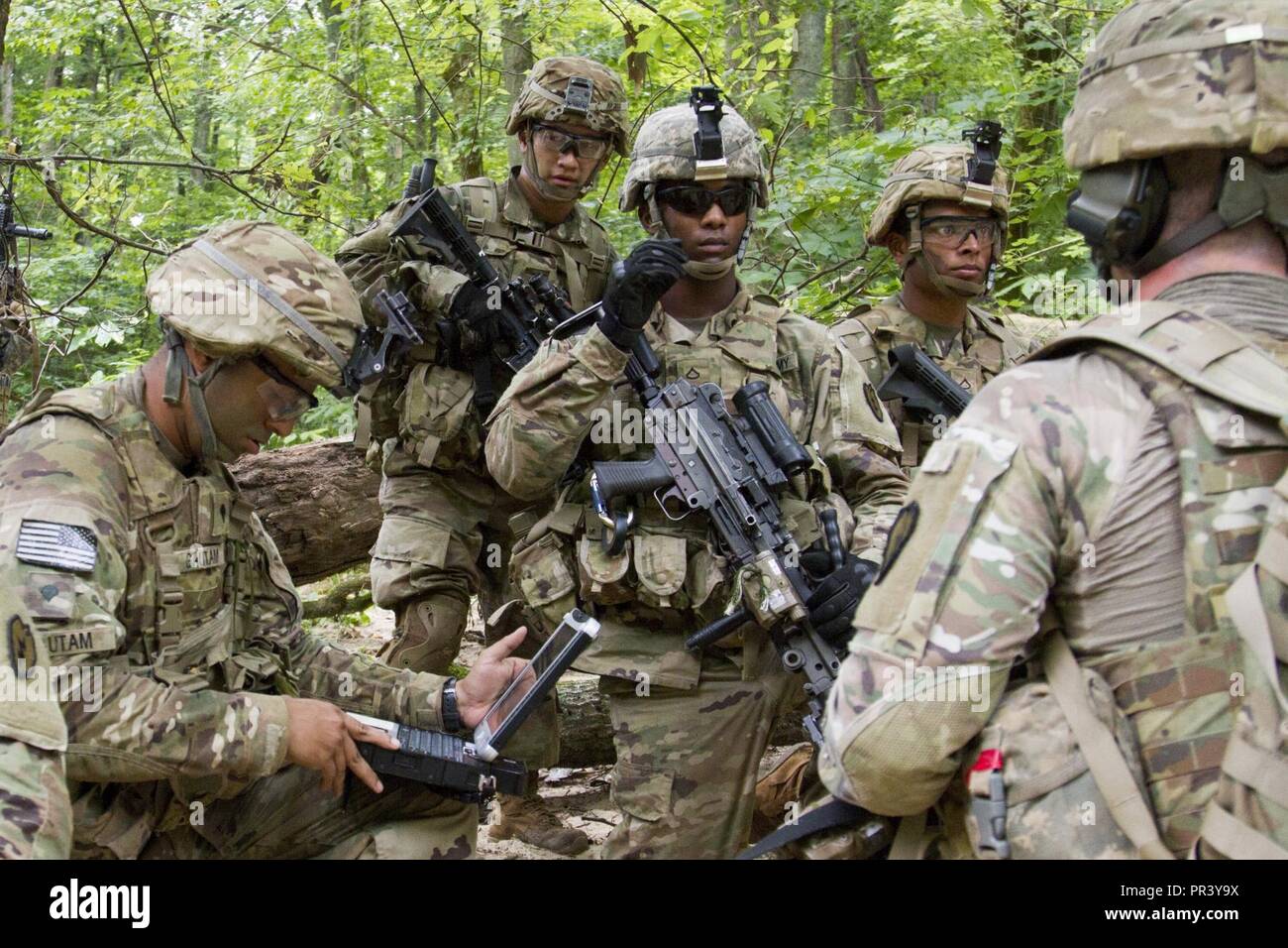U.S. Army Soldiers assigned to the 65th Brigade Engineer Battalion (BEB ...