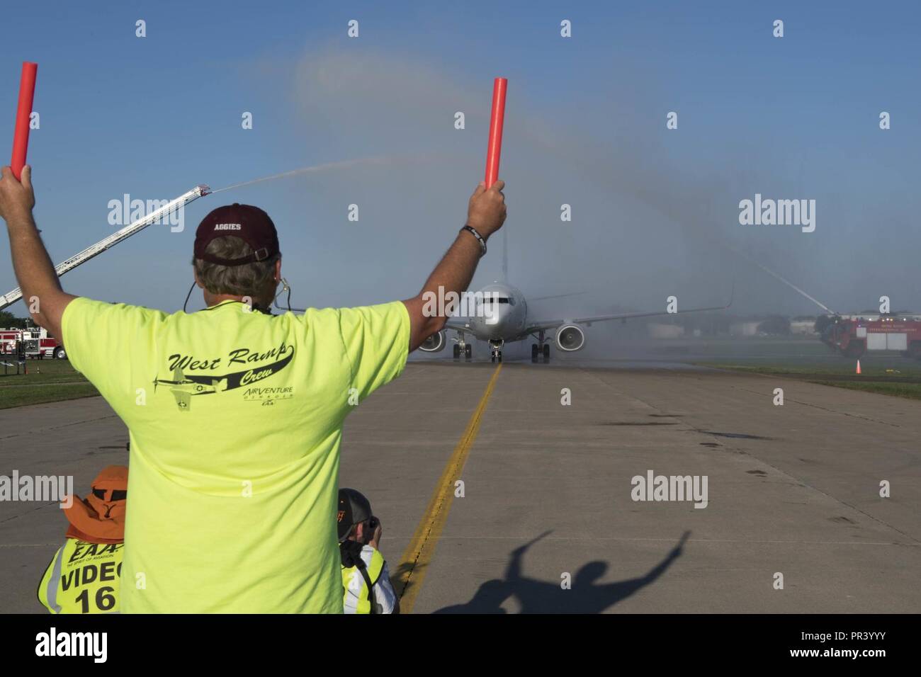 Aircraft marshal aircraft on runway hi-res stock photography and images ...