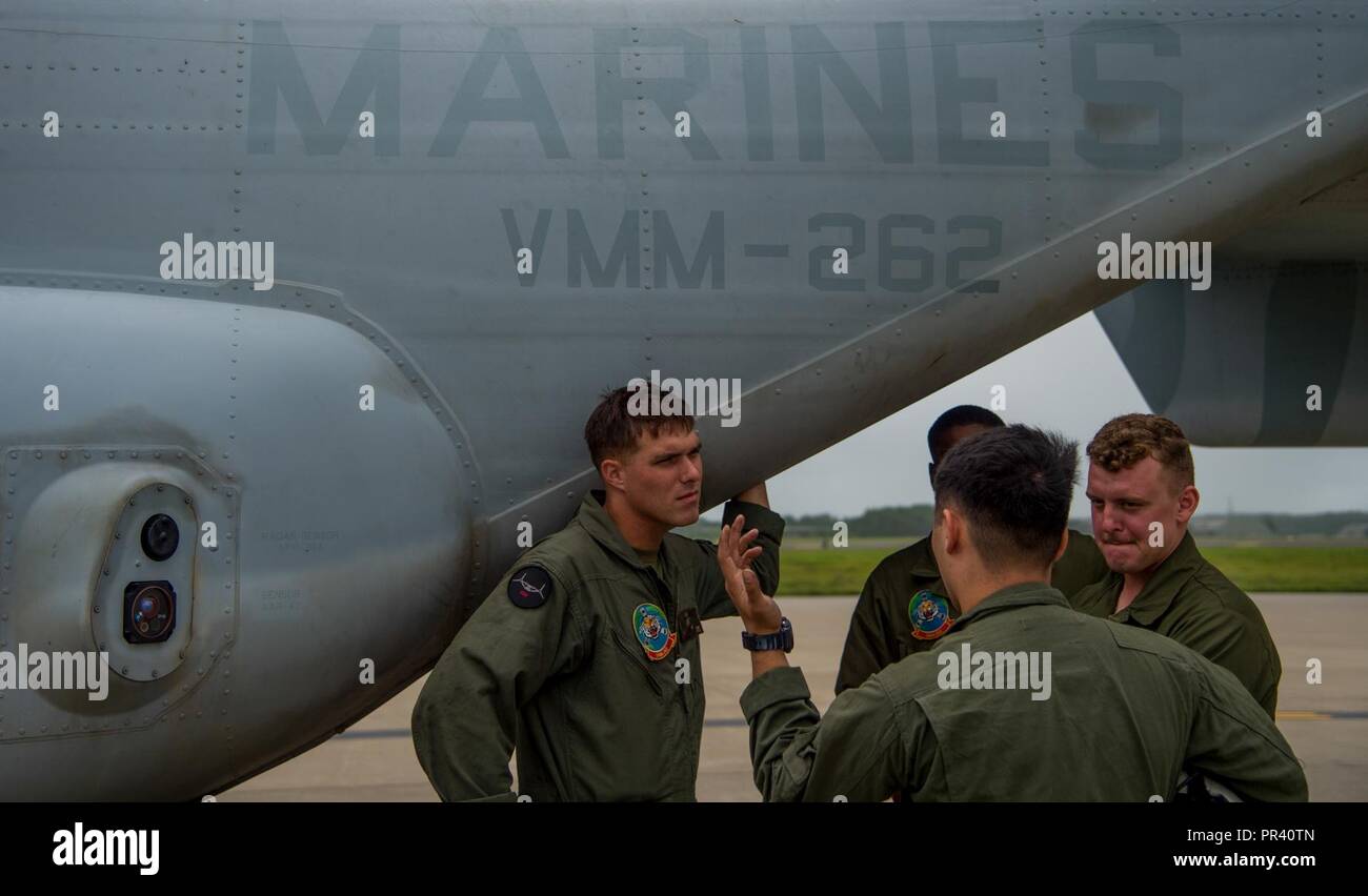 U.S. Marines, assigned to the Marine Medium Tiltrotor Squadron 262 in ...