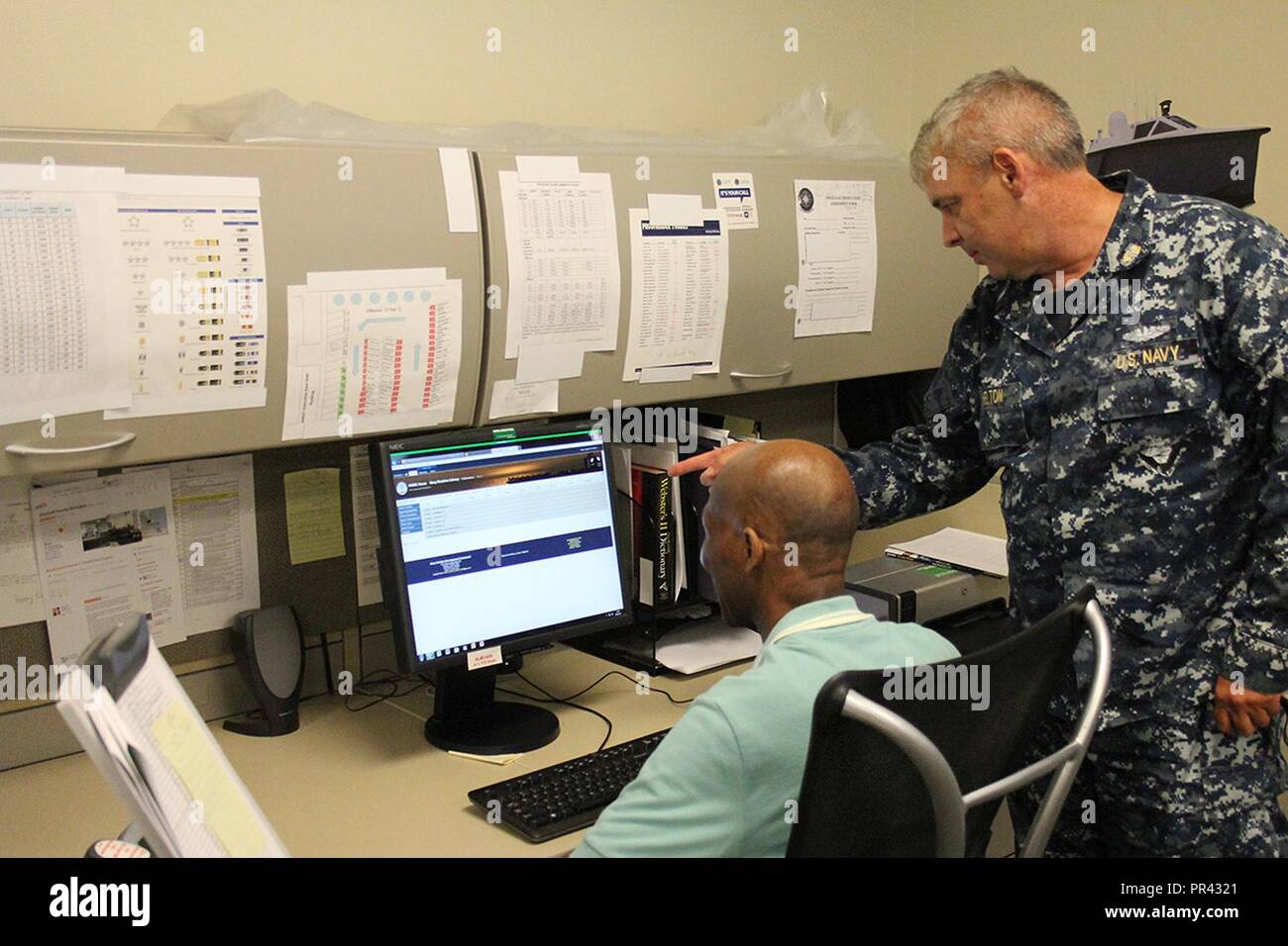 NORFOLK (July 28, 2017) Technical Information Specialist Lee Watts ...