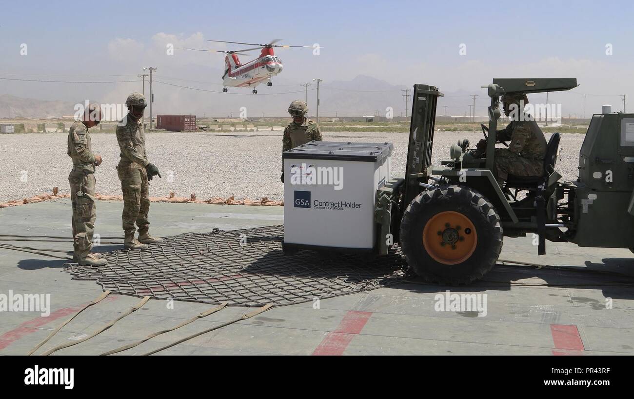 Soldiers assigned to the 1st Armored Division Resolute Support ...