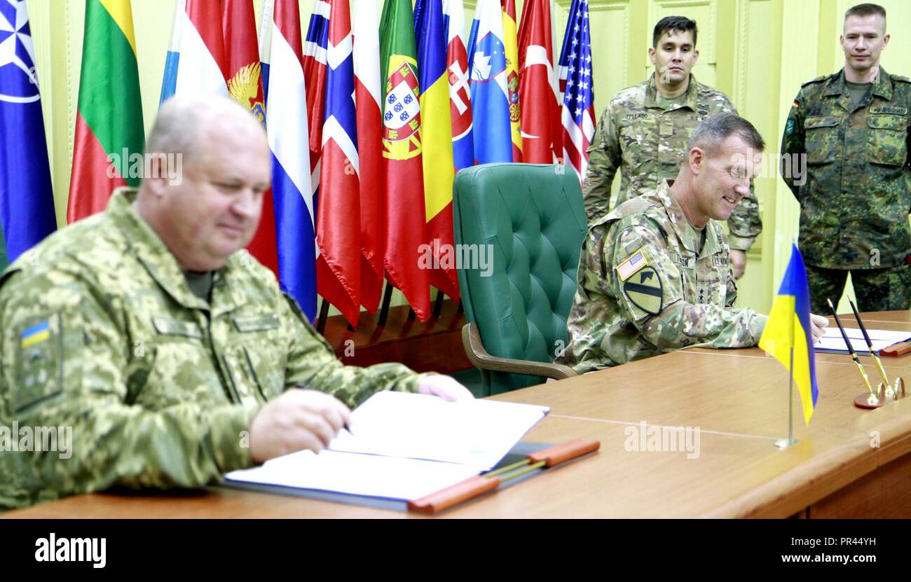 Ukrainian Col. Gen. Serhii Popko (left), Commander of Ukrainian Land ...