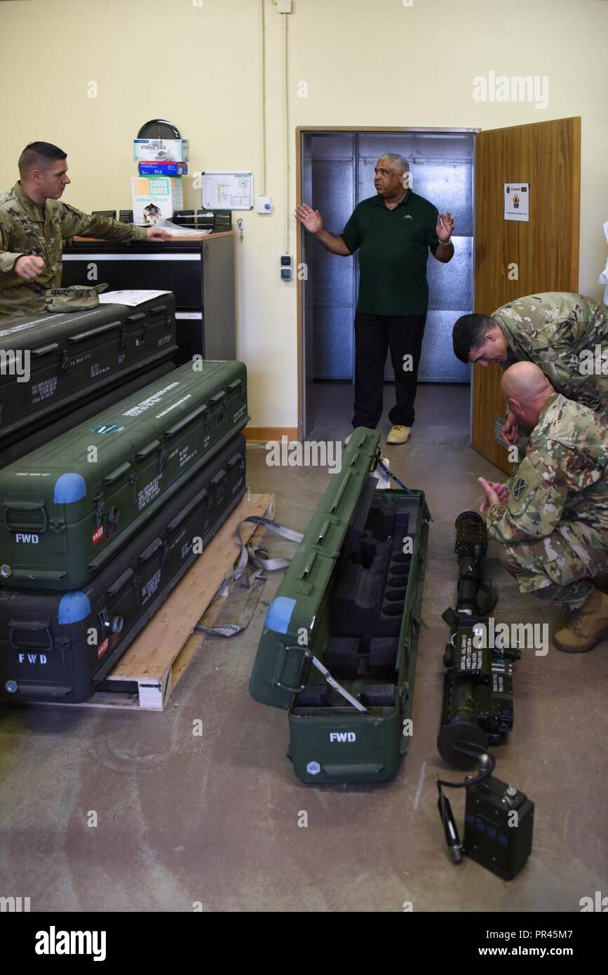 U.S. Soldiers with 10th Army Air and Missile Defense Command (AAMDC ...