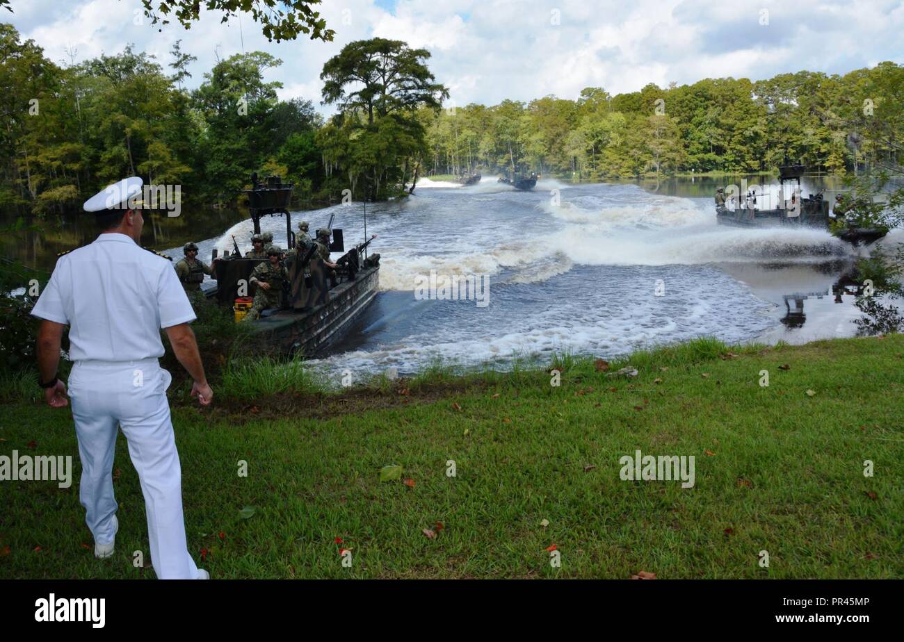 STENNIS SPACE CENTER, Miss. -- Outgoing Special Boat Team 22 Cmdr. Gary ...