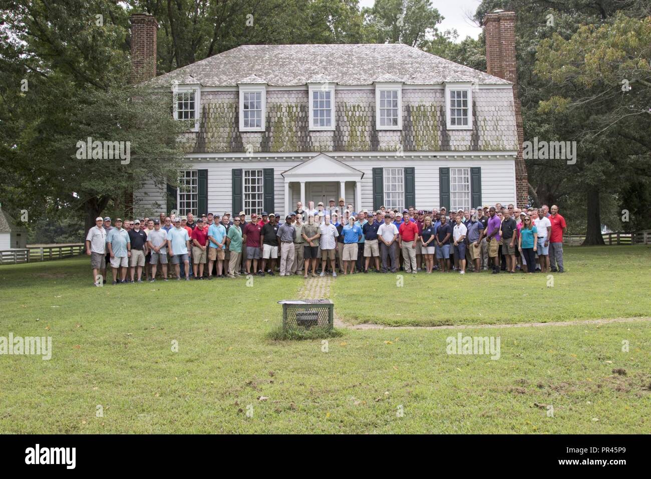 Senior leaders of the Mississippi National Guard pose in front of the ...