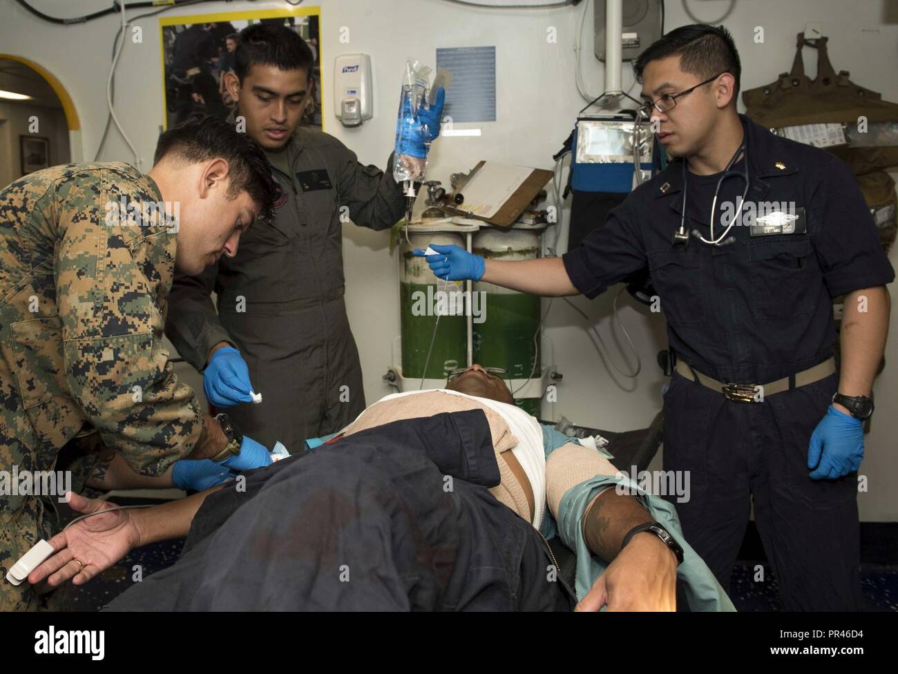 Ocean (Sept. 10, 2018) - Sailors obtain vitals from a simulated injured ...