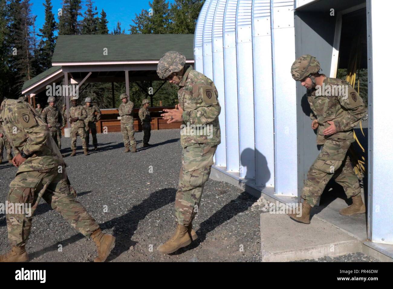 Paratroopers from 4th Infantry Brigade Combat Team (Airborne), 25th ...