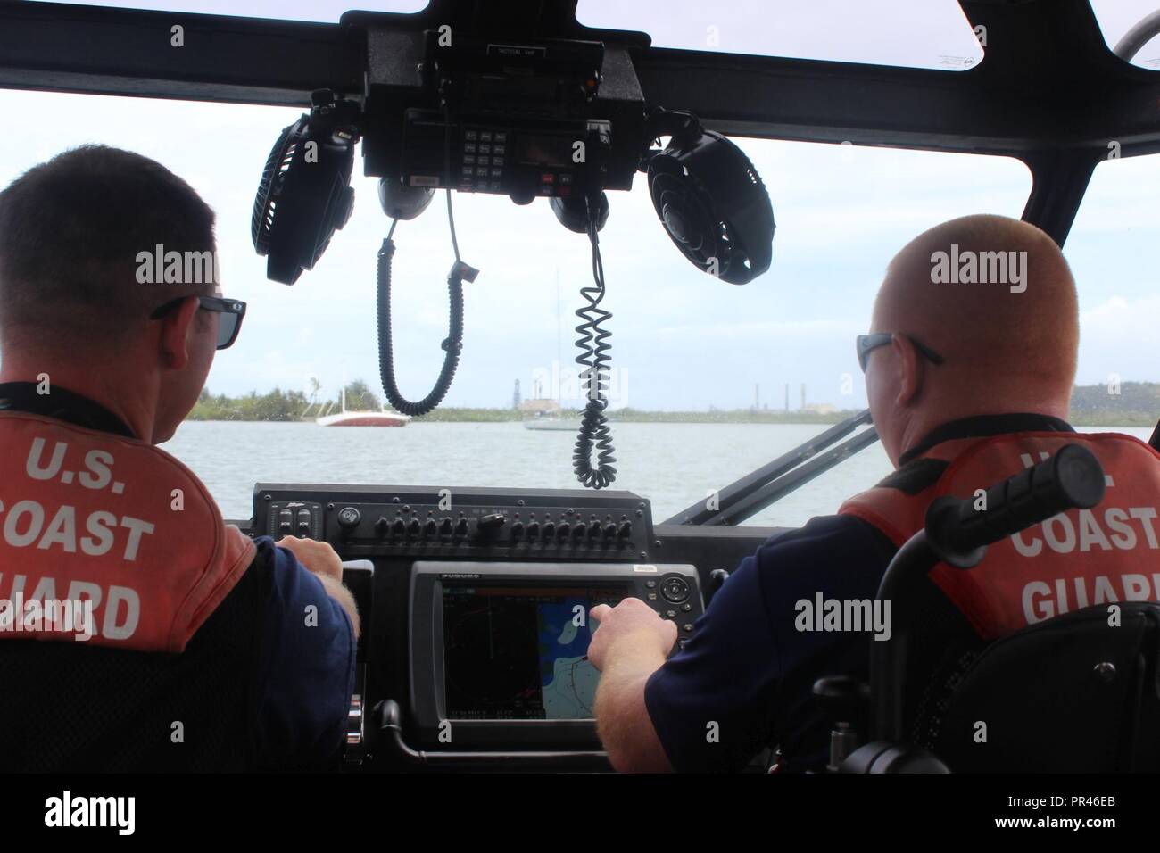 Coast guard 29 foot response boat small ii hi-res stock photography and ...