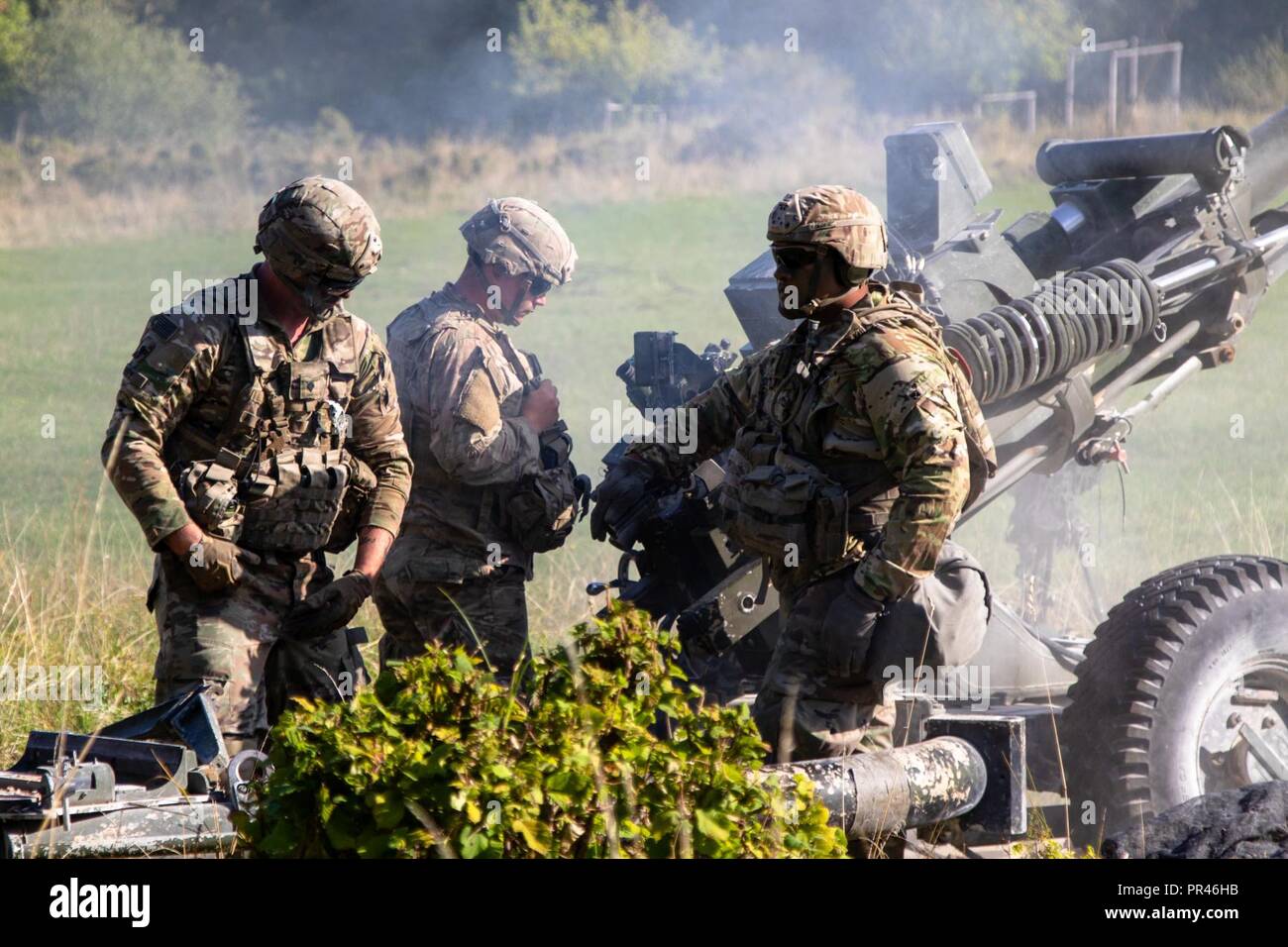 Soldiers with 4th Battalion, 319th Airborne Field Artillery Regiment ...
