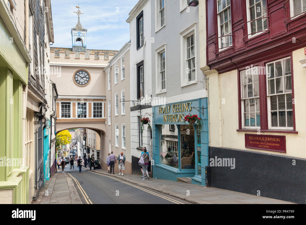 25 May 2018: Totnes, Devon, UK - Shoppers and tourists in the High ...