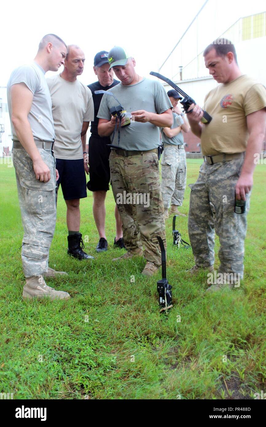 Members of the Pennsylvania National Guard and the PA-HART while ...