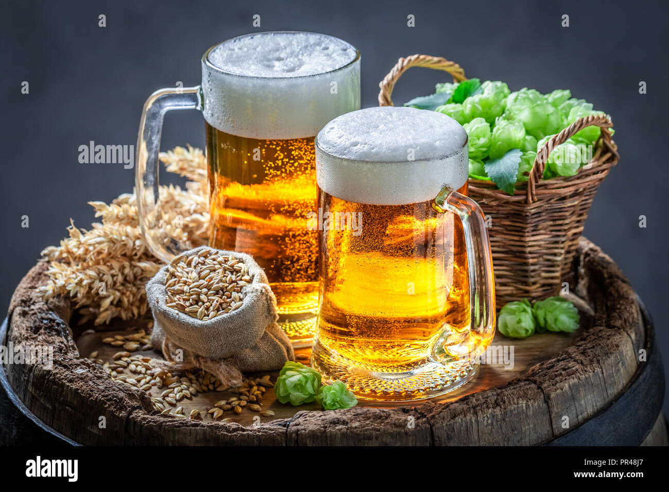 Two beers brewing hi-res stock photography and images - Alamy
