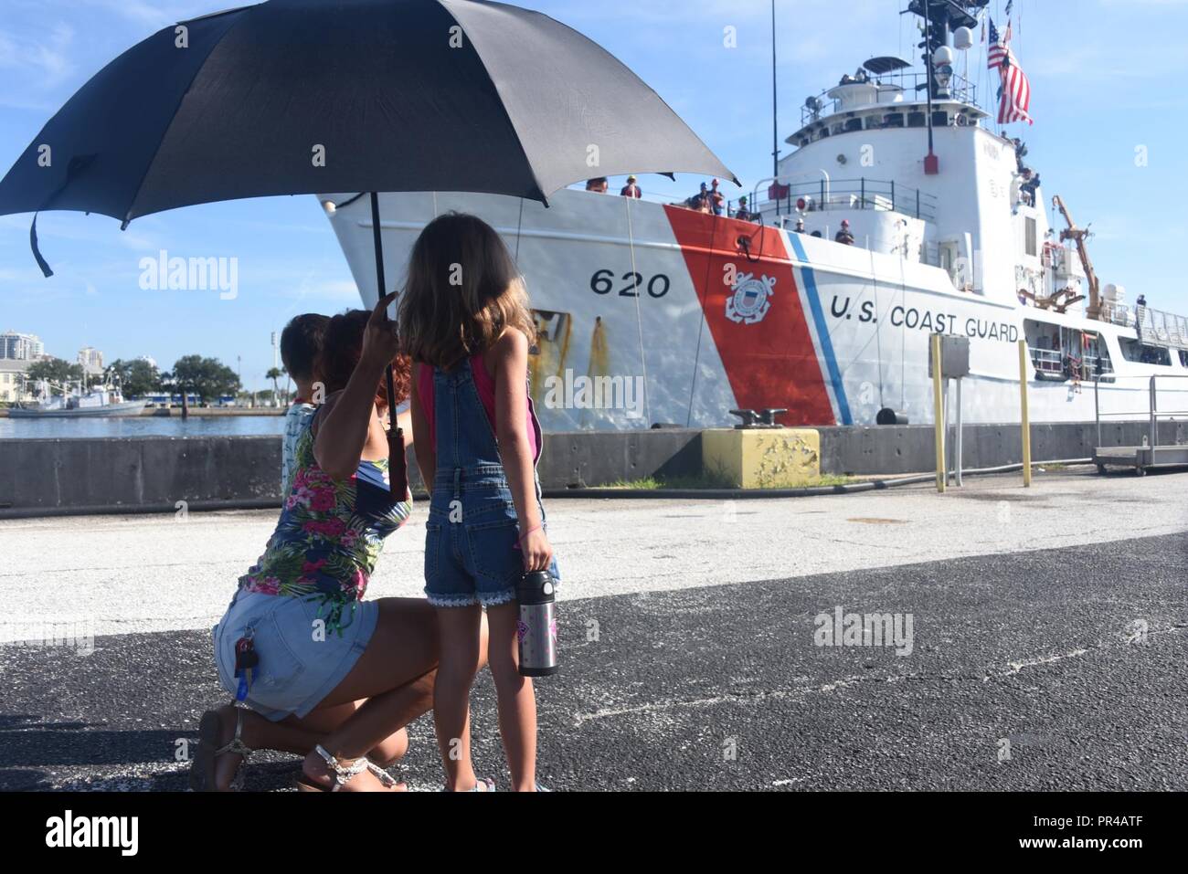 The Finley family awaits the arrival of Chief Petty Officer Nathan ...
