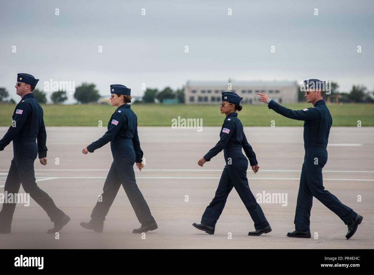 The Thunderbirds make their way to deliver the Oath of Enlistment to ...