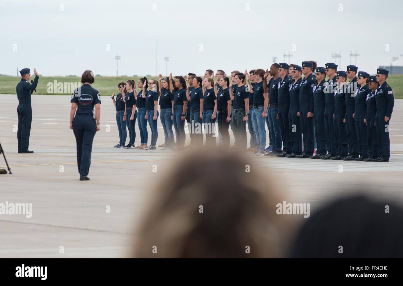 Delayed enlistment program hi-res stock photography and images - Alamy