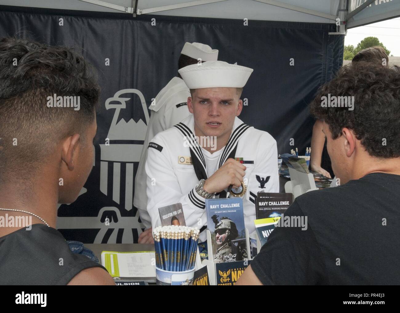 MILLINGTON, Tenn. (Sept. 12, 2018) Electronics Technician 2nd Class ...