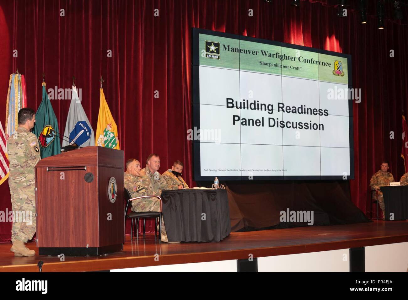 2018 maneuver warfighter conference hi-res stock photography and images ...