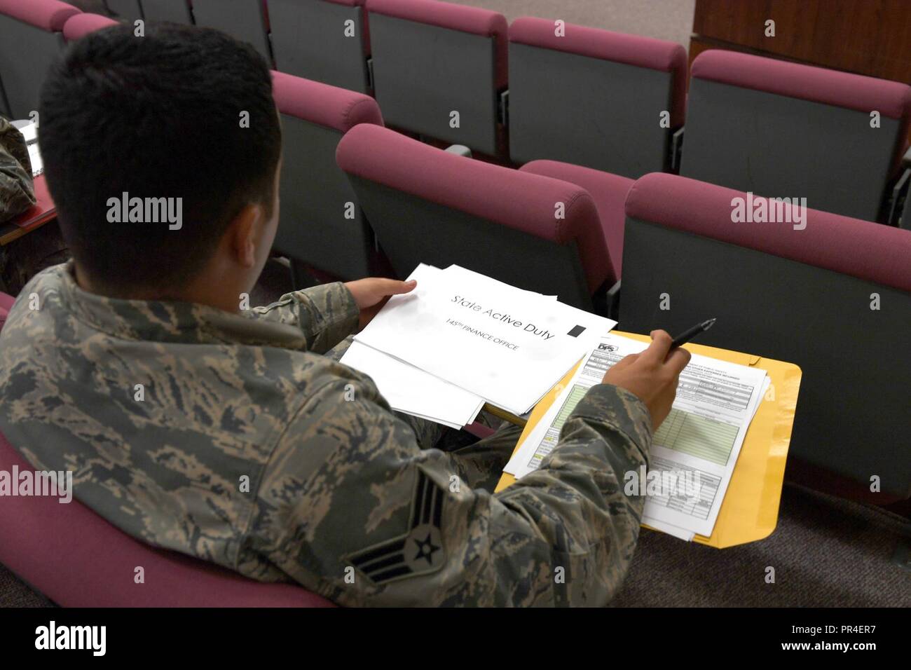 145 airlift wing hi-res stock photography and images - Alamy